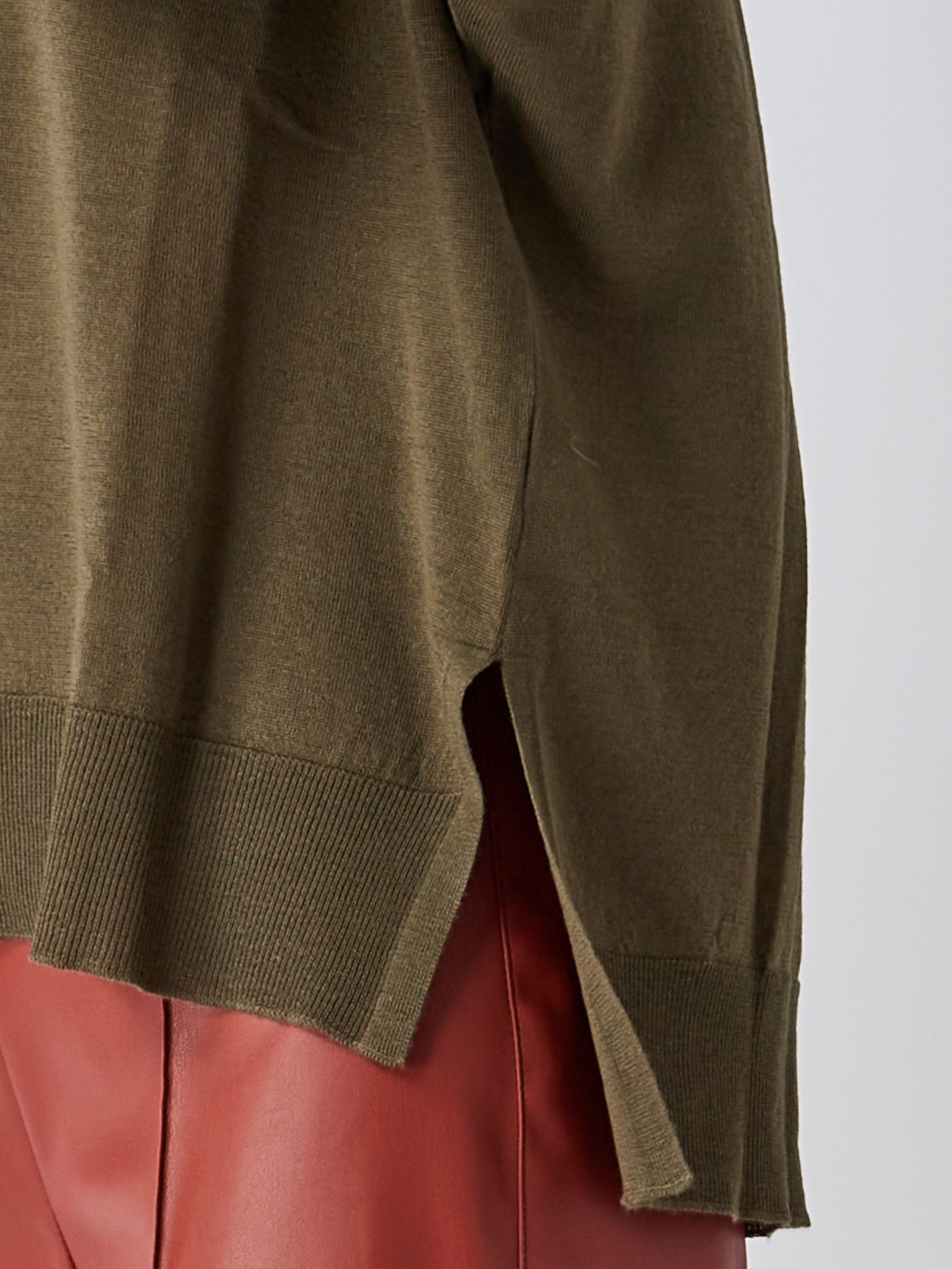 Maglia donna Gran Sasso in lana con scollo a V Militare | Caposerio.com Maglia donna Gran Sasso in lana con scollo a V Militare | Caposerio.com