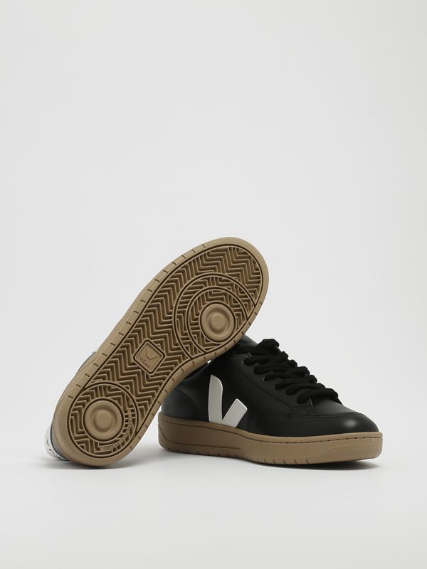 Veja V-12 men's leather sneakers Black | Caposerio.com