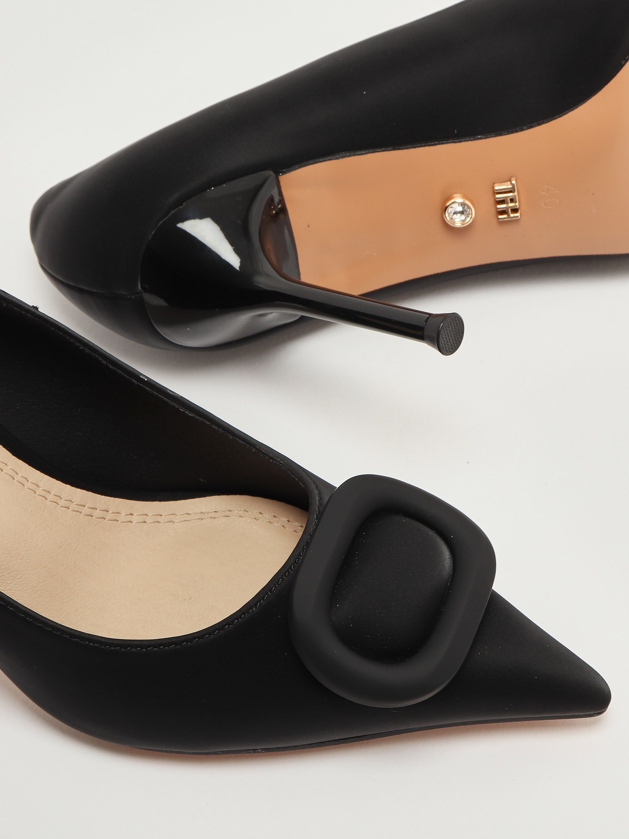 Thuban Damen-Dekolleté aus Satin s0023 Schwarz | Caposerio.com