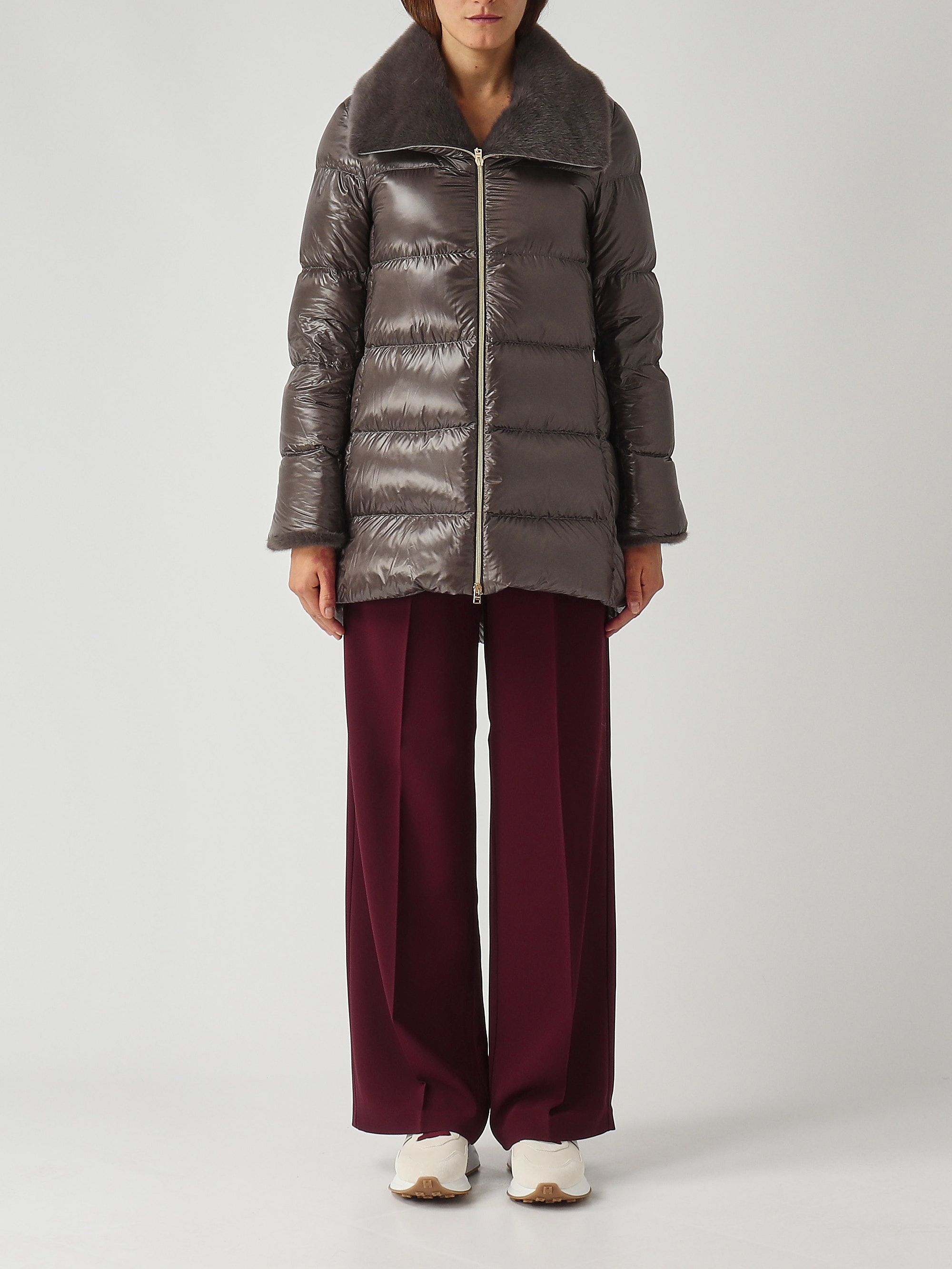 Damen-Daunenjacke in A-Linie aus ultraleichtem Nylon pi002140d12017z Anthrazit | Caposerio.com